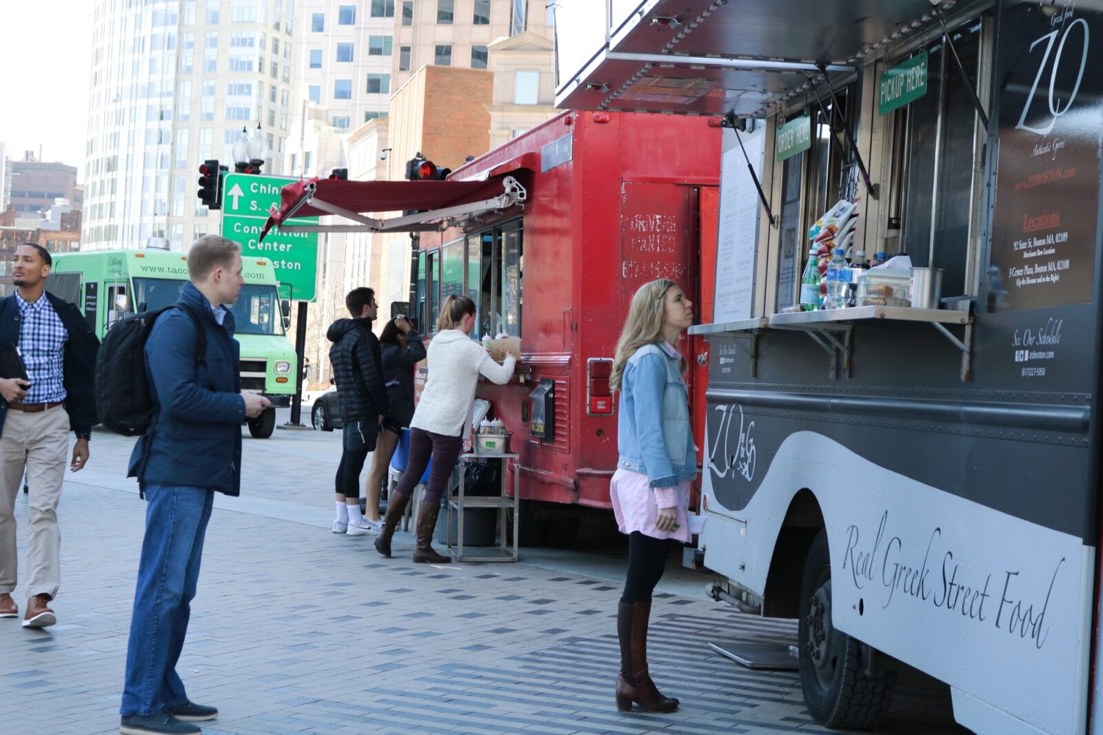 Food Trucks - Rowes Wharf Plaza - The Rose Kennedy Greenway